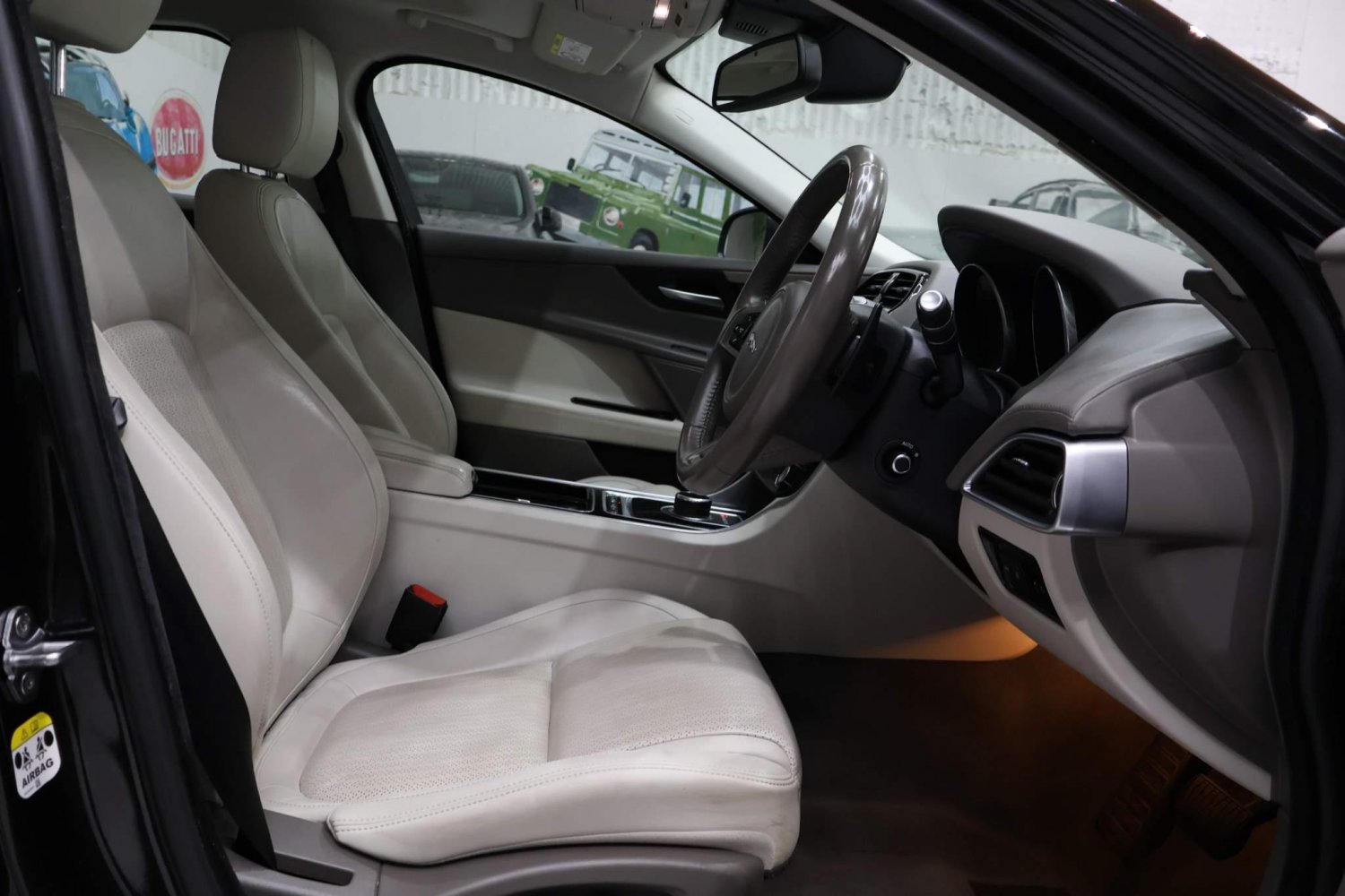 Used JAGUAR XE 2017 Black in Colsterworth, Lincolnshire | Taurus Autos